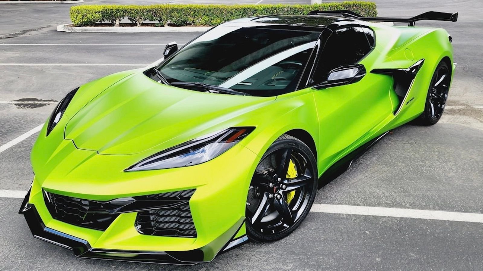 Dynamic Lime Wrapped C8 Z06 Looks Amazing | Corvetteforum
