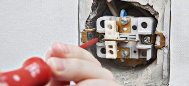Troubleshooting 3 Common GFCI Outlet Problems | DoItYourself.com