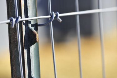 How to Make a Wire Mesh Fence | DoItYourself.com