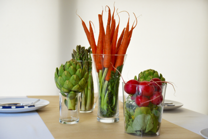 8 Beautiful (and Colorful) Summer Table Settings Ideas | DoItYourself.com