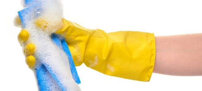 How to Properly Use Spackling Compound | DoItYourself.com
