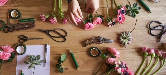 Crafting With Real Flowers | DoItYourself.com