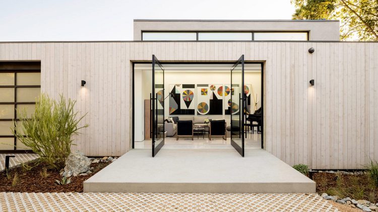 A Stream Runs Under This Modern “Bridge House” in Los Angeles | Designs ...