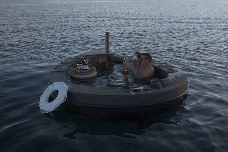 Floating “Spacruzzi” Hot Tub Takes Luxury to the Lake | Designs & Ideas ...