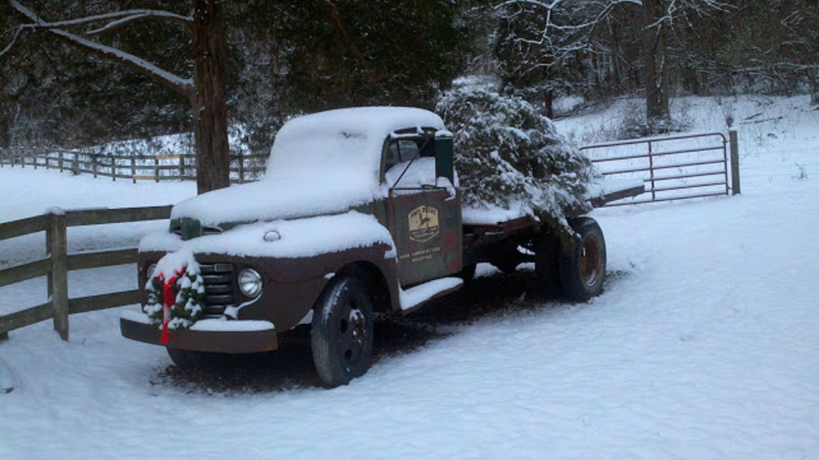 7 Photos of Ford Trucks to Get You in the Christmas Spirit | Ford-trucks