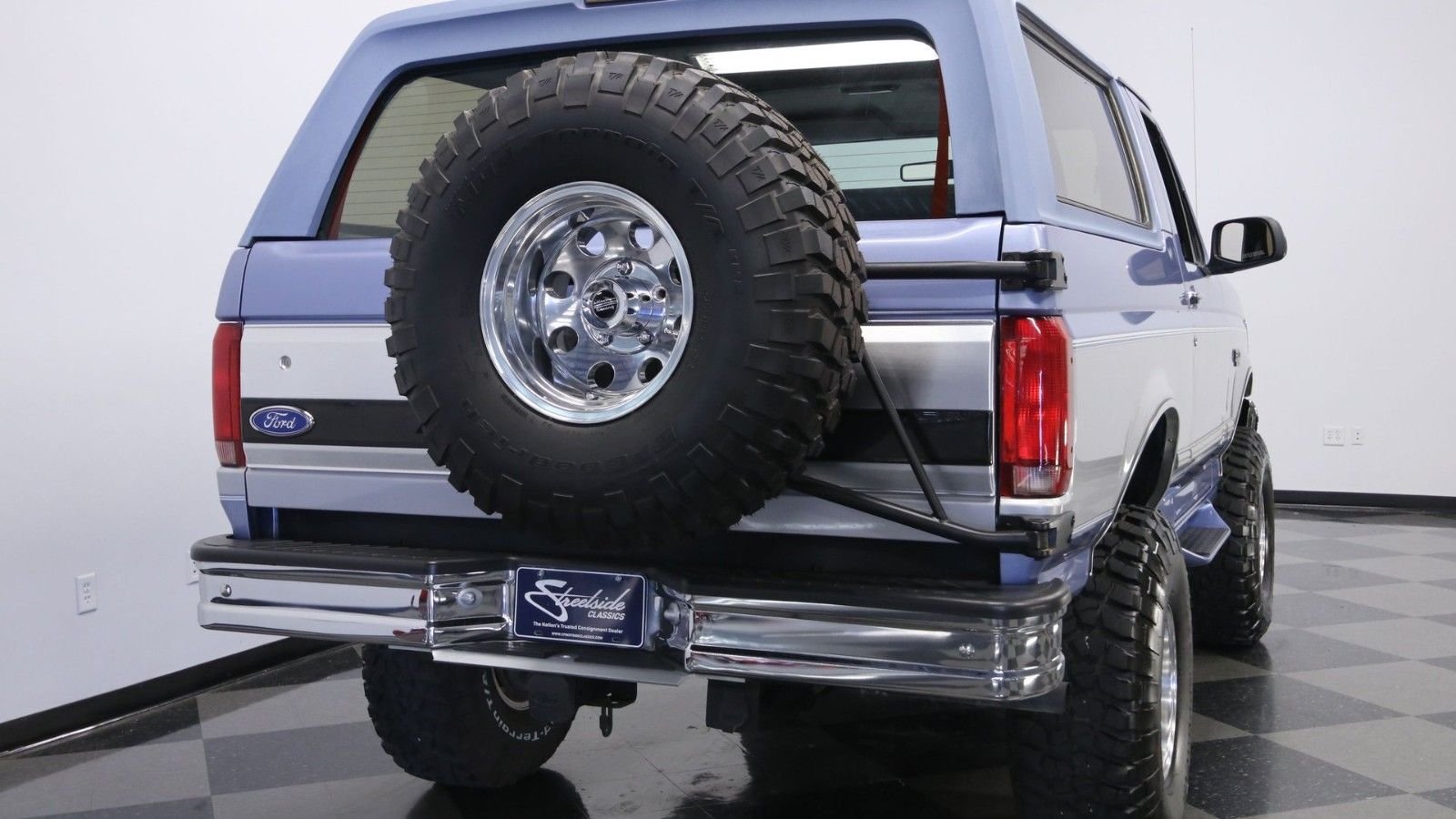 Super Clean Lifted '90s Bronco is Everything We Want | Ford-trucks
