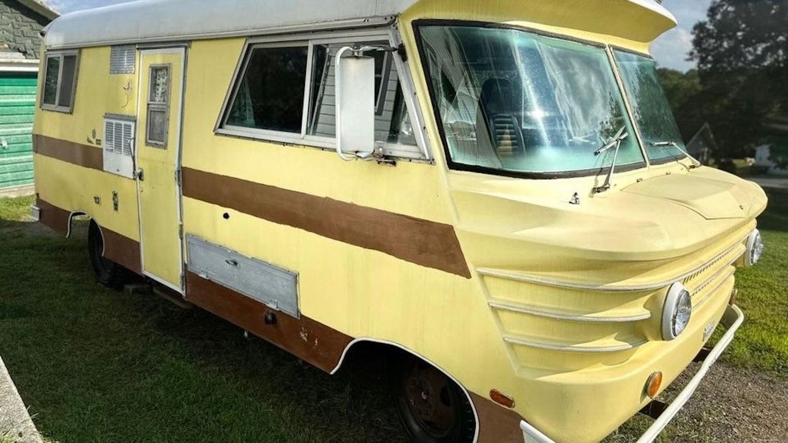Ford-Powered Motorhome Is Pure Vintage Cool | Ford-trucks