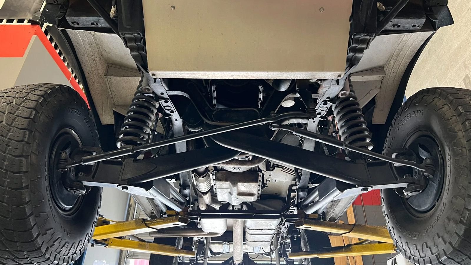 1993 SVT Lightning Gets Prerunner Makeover | Ford-trucks