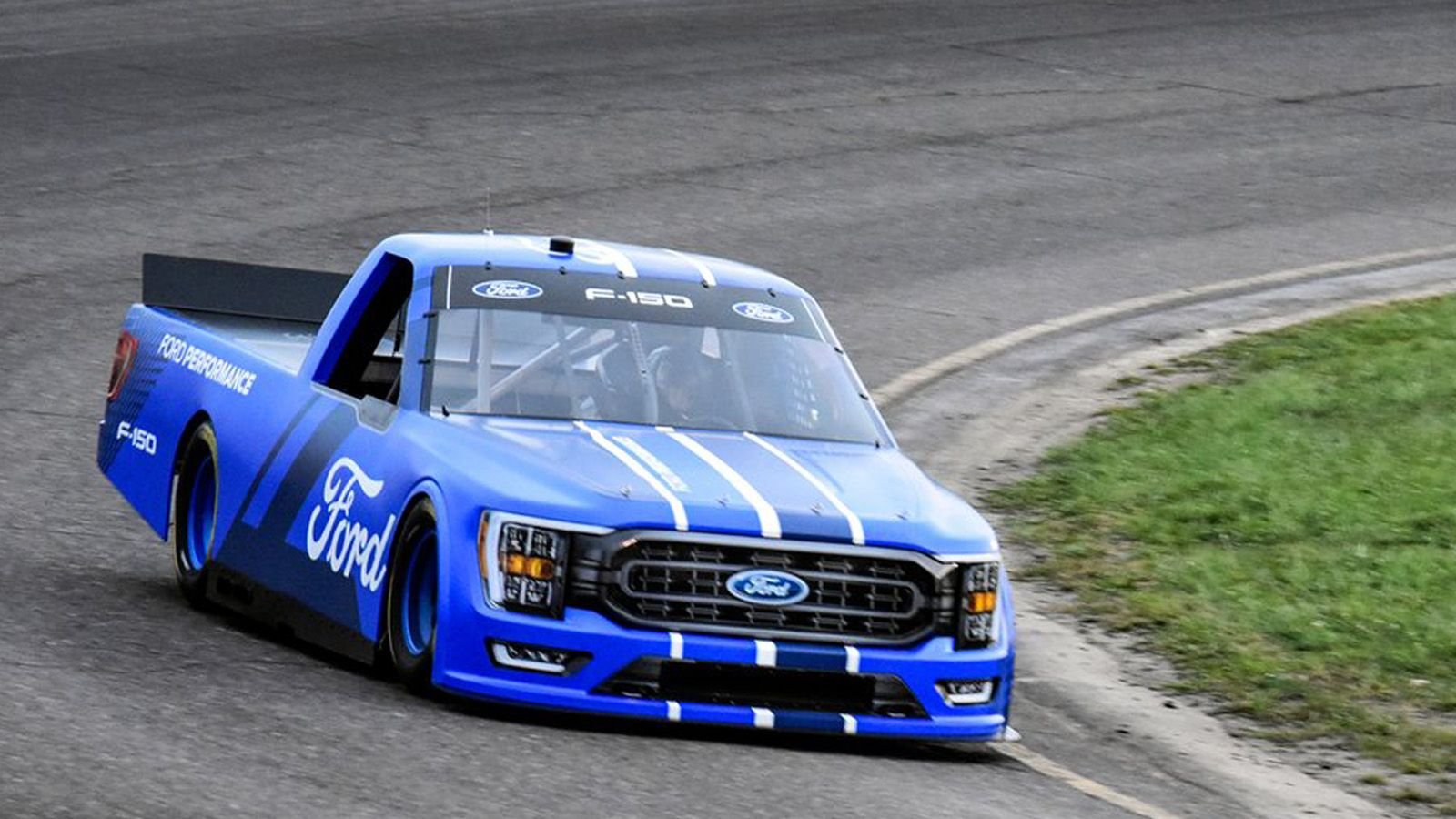 Ford's New Composite NASCAR Truck is Holding Its Own | Ford-trucks