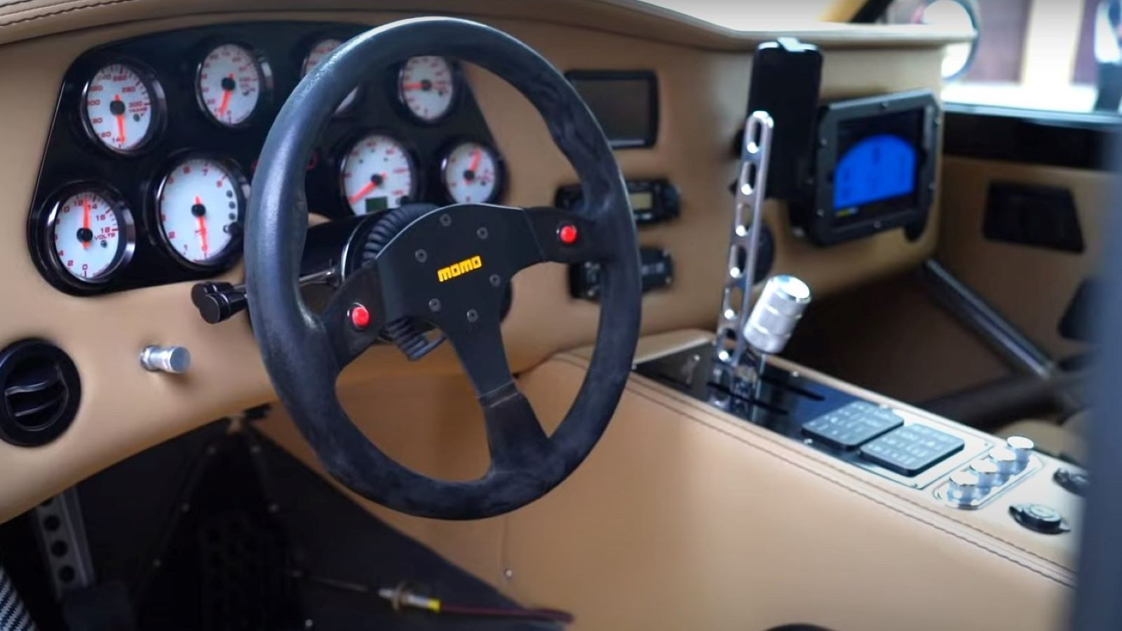 Insane Ranger Prerunner Packs V8 Power and Raptor Looks | Ford-trucks