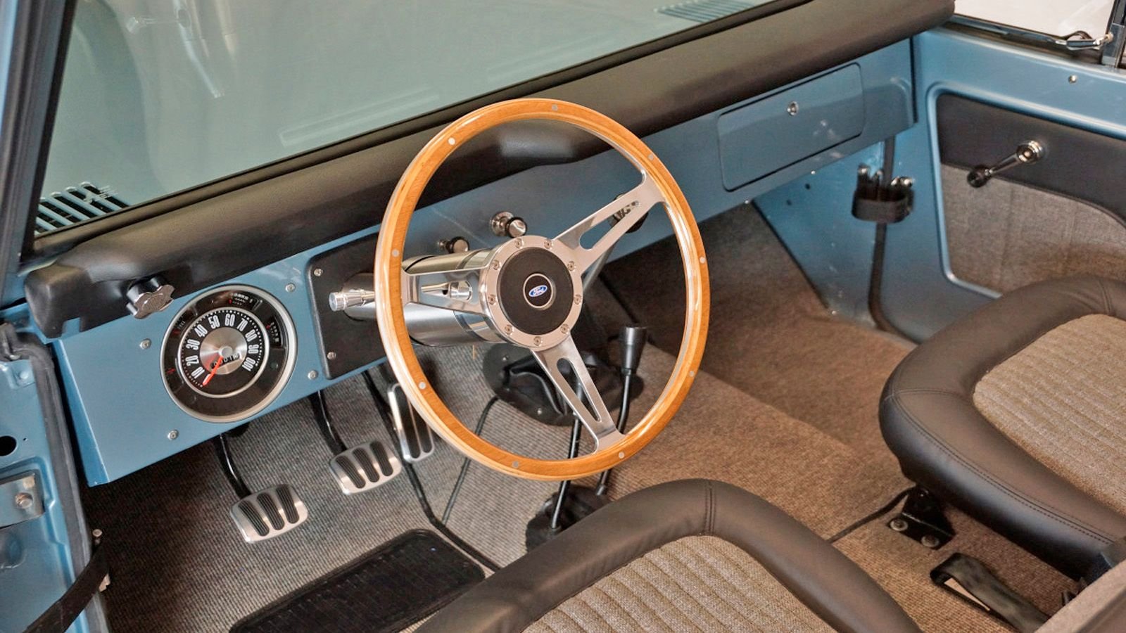 Gateway Broncos is Producing OG Broncos with Modern Engines | Ford-trucks