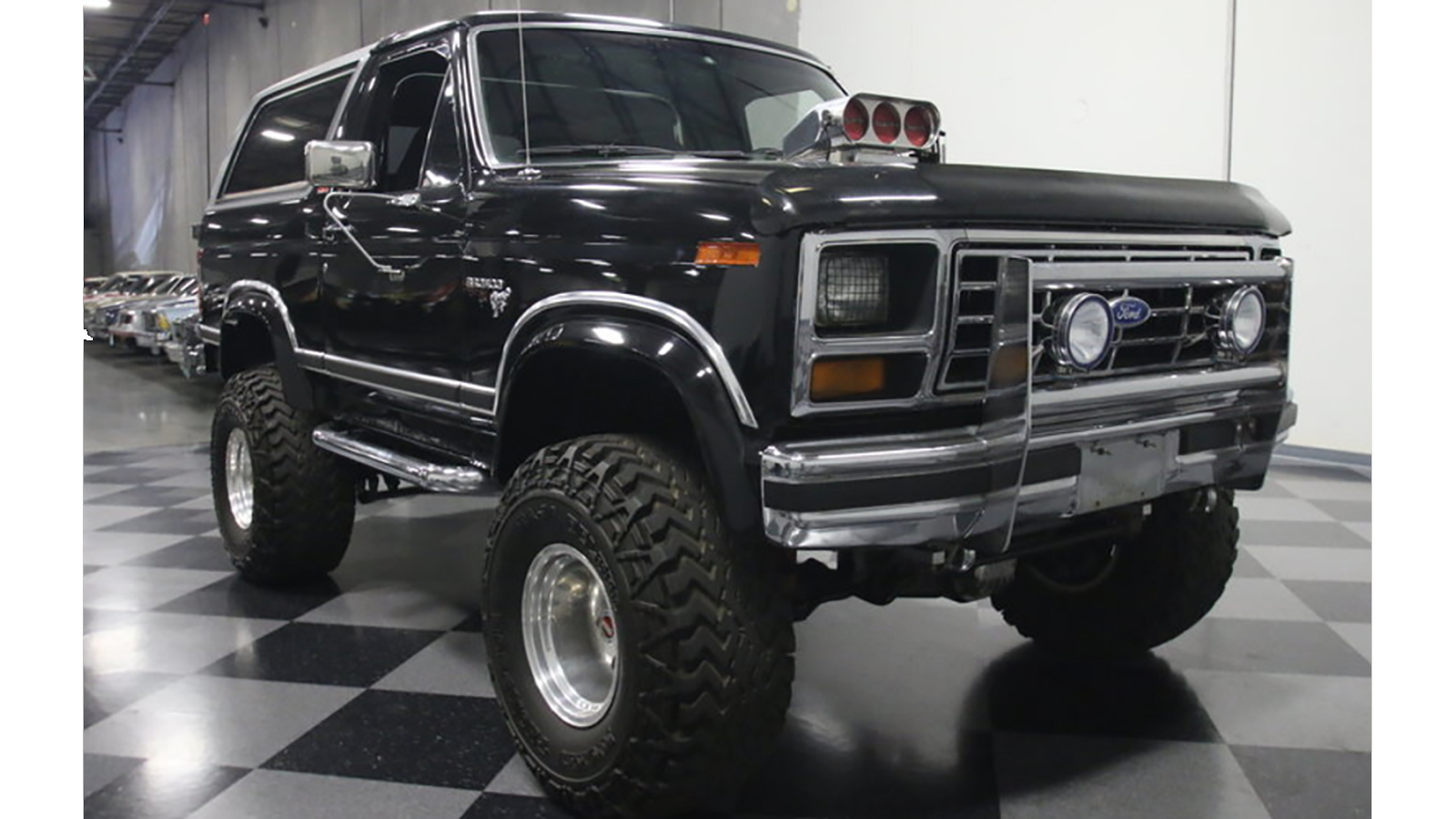 Blown Bullnose Bronco Is One Menacing Machine | Ford-trucks