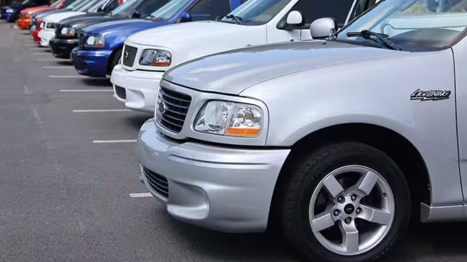 10 Reasons the 2nd-Gen SVT Lightning is the Greatest Ford Truck of All ...