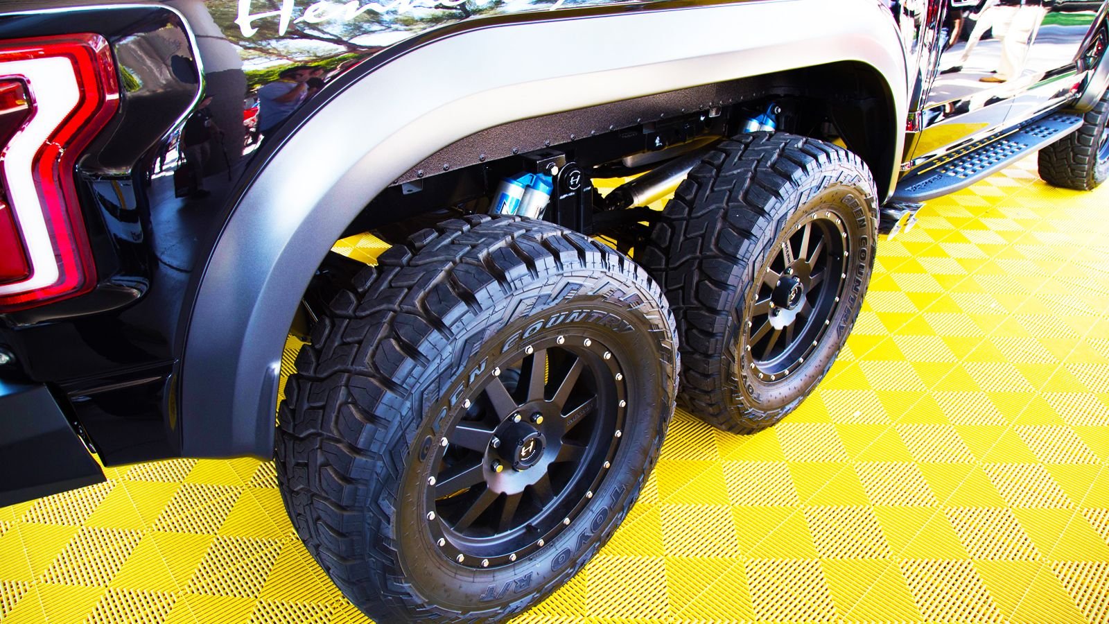 VelociRaptor 6X6: Pure Aggression on Six Wheels From SEMA | Ford-trucks