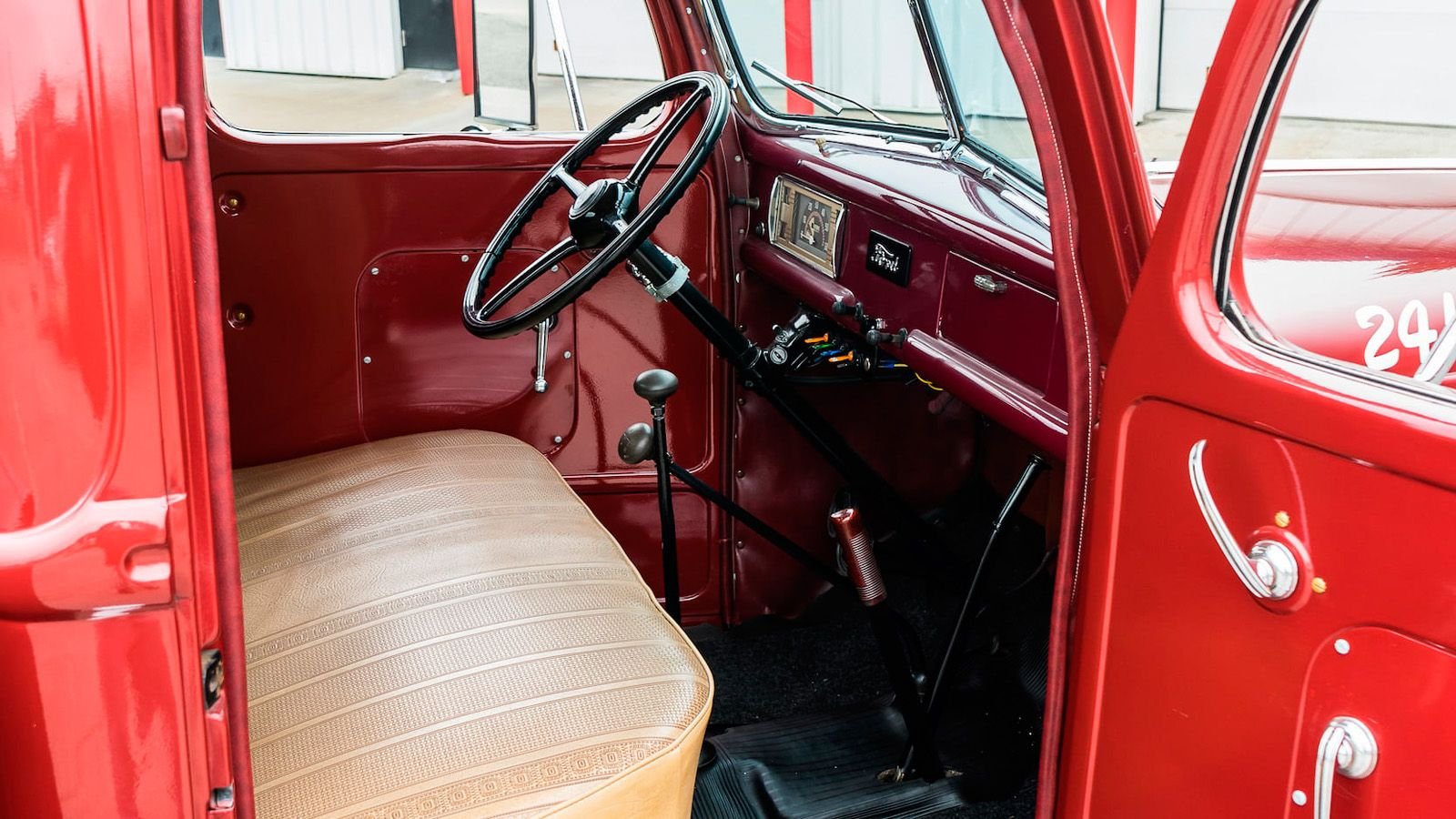 Holmes Sweet Holmes Wrecker Still Up to Task | Ford-trucks