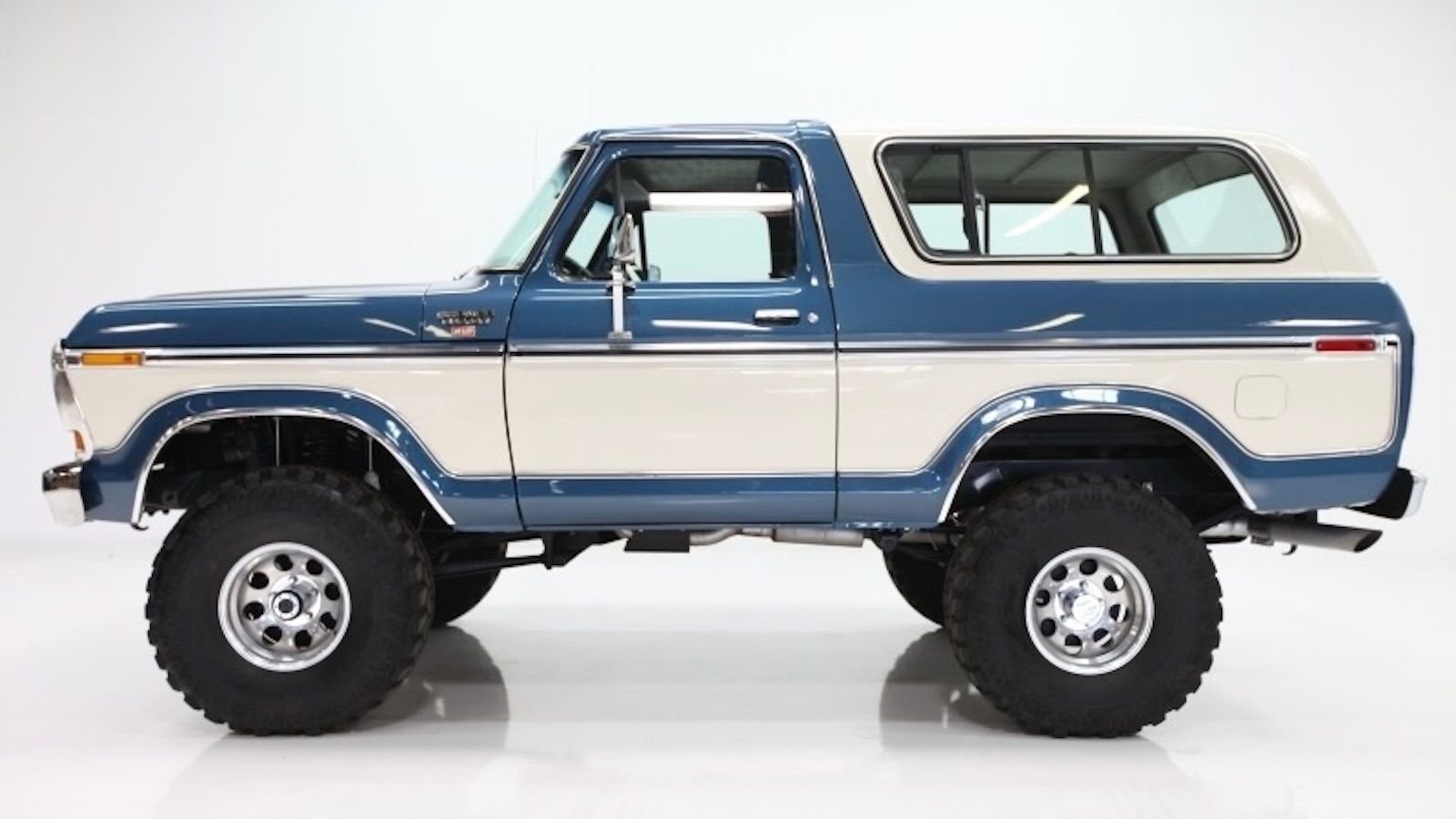Lifted Second-Gen Bronco Looks Picture Perfect | Ford-trucks
