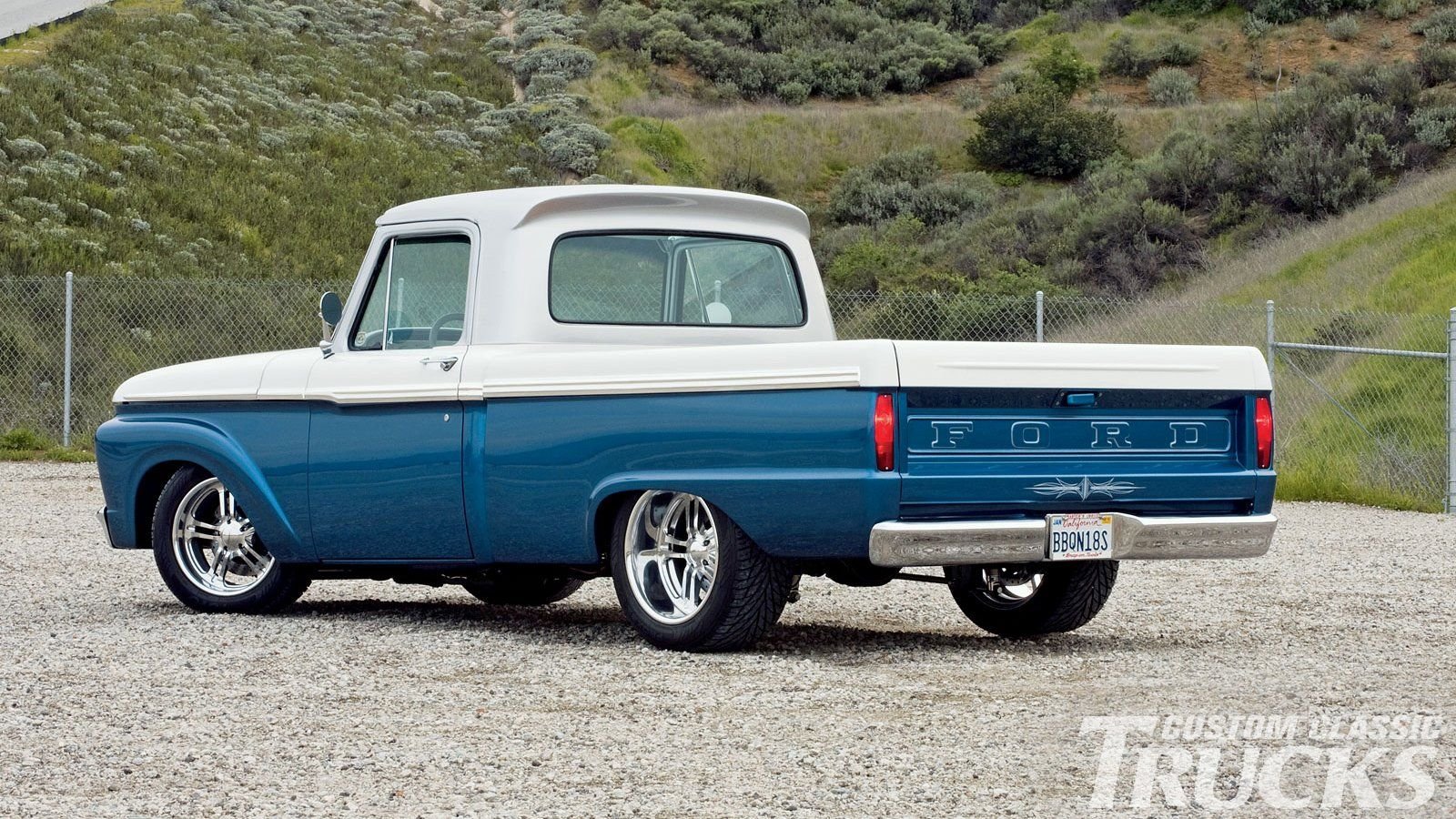 Custom Two-Tone 1965 Ford F-100 Has Lightning Power | Ford-trucks