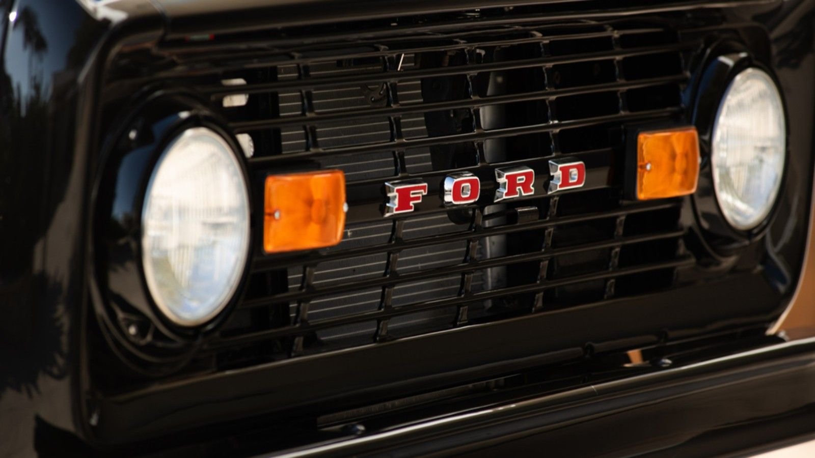 Simon Cowell's 1977 Ford Bronco Gets a Yes From Us | Ford-trucks