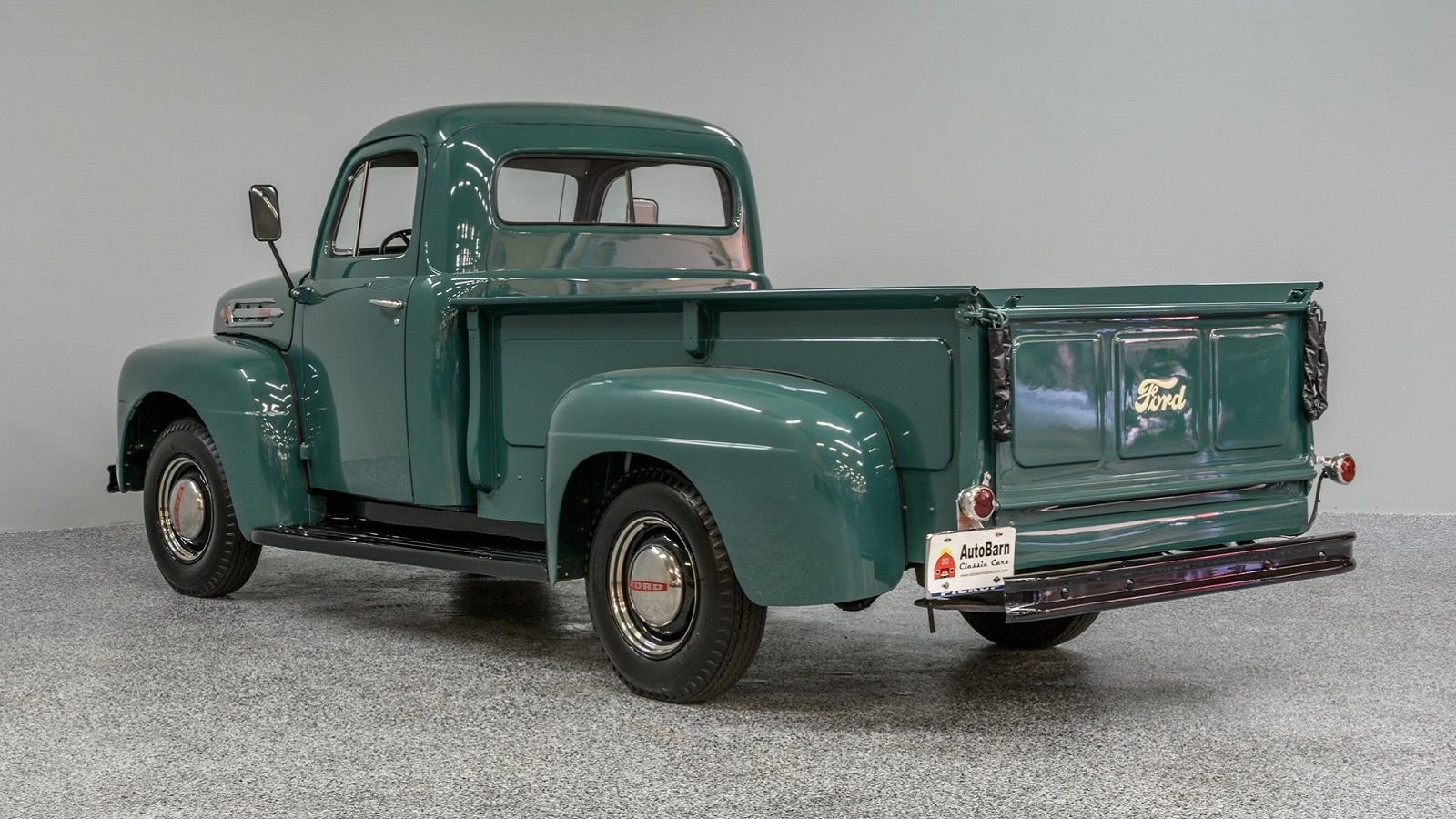 Immaculately Restored '52 Ford F2 Looks Too Good to Be True | Ford-trucks