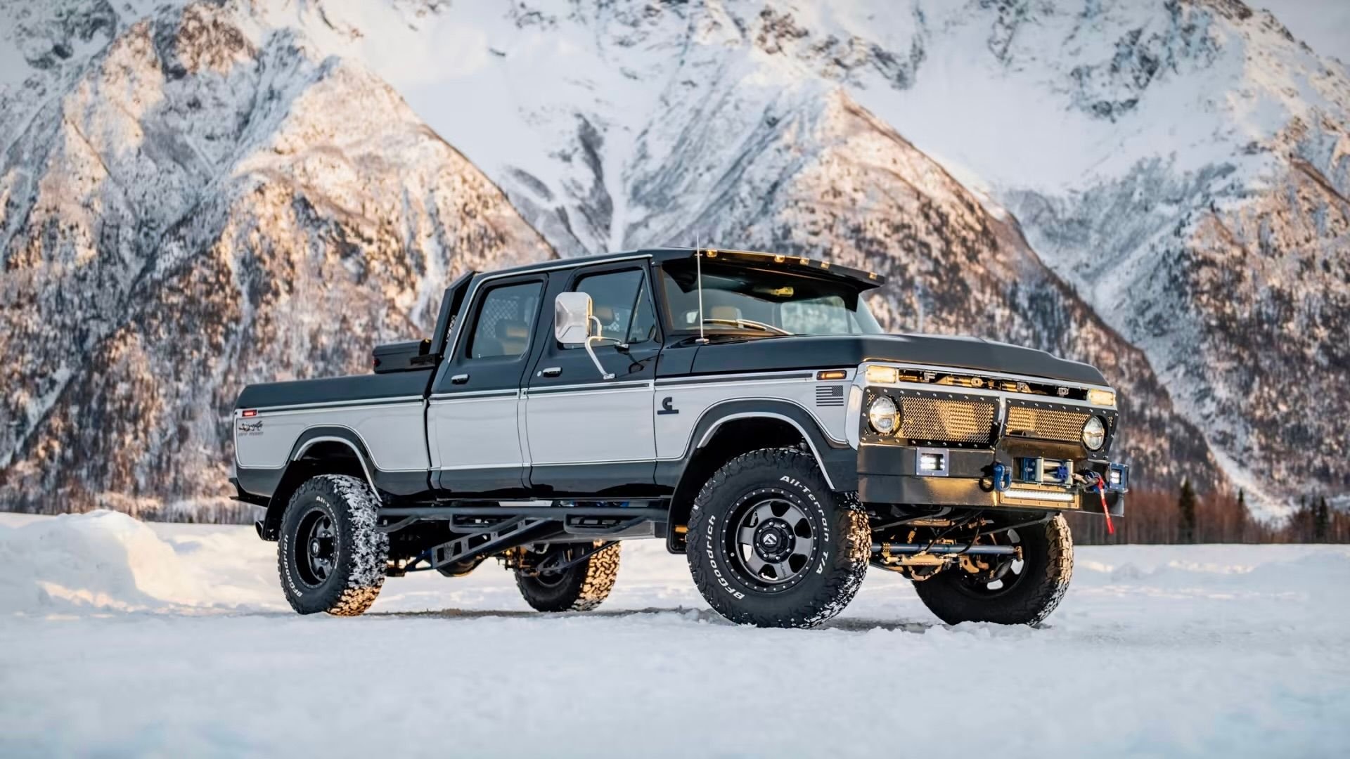 Amazing 1975 Ford F-250 Restomod Is a Transformers-Themed Veteran Build ...