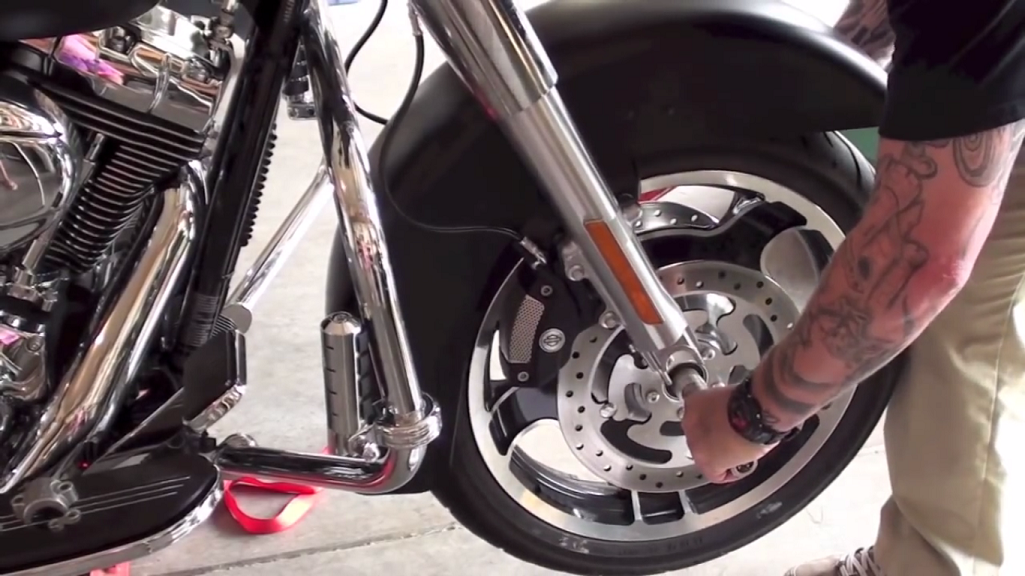 Harley Davidson Touring: How to Replace Brake Pads, Calipers, and ...