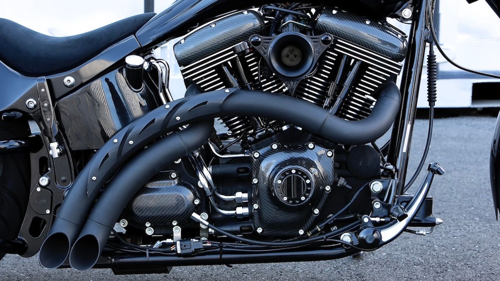 Slick Night Train Looks Like It's Moving While Standing Still | Hdforums