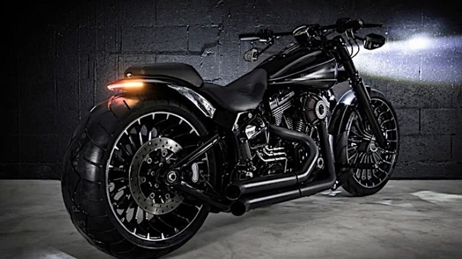 Blacked-Out Breakout Is an Understated Yet Sinister Build | Hdforums