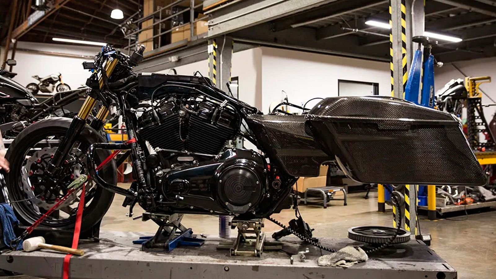 Performance Bagger Gets Carbon Fiber Design | Hdforums