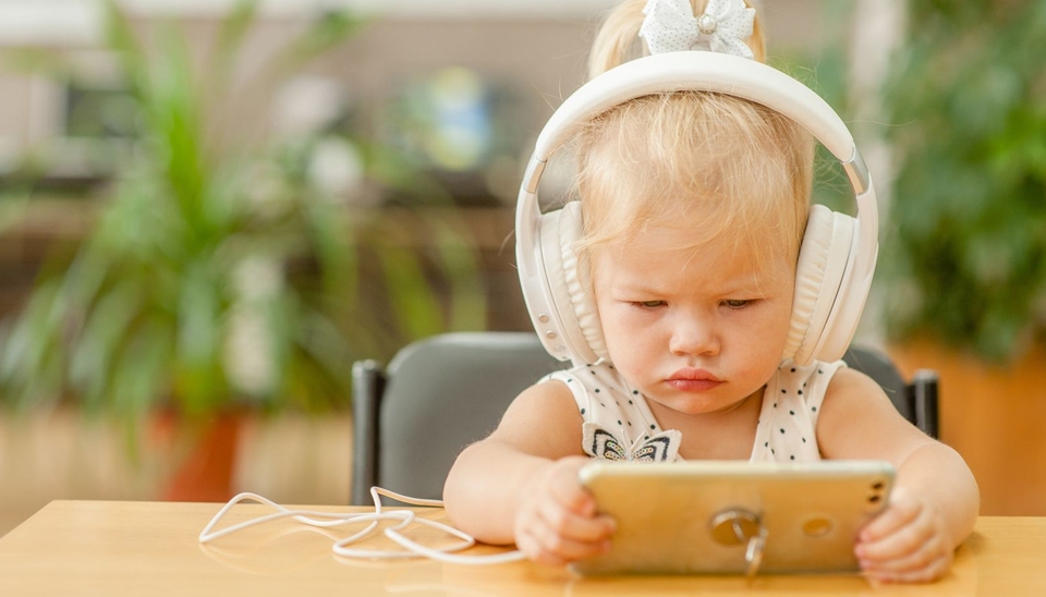 Is the iPhone OK for Tots? Pros and Cons of Devices for Kids | www ...