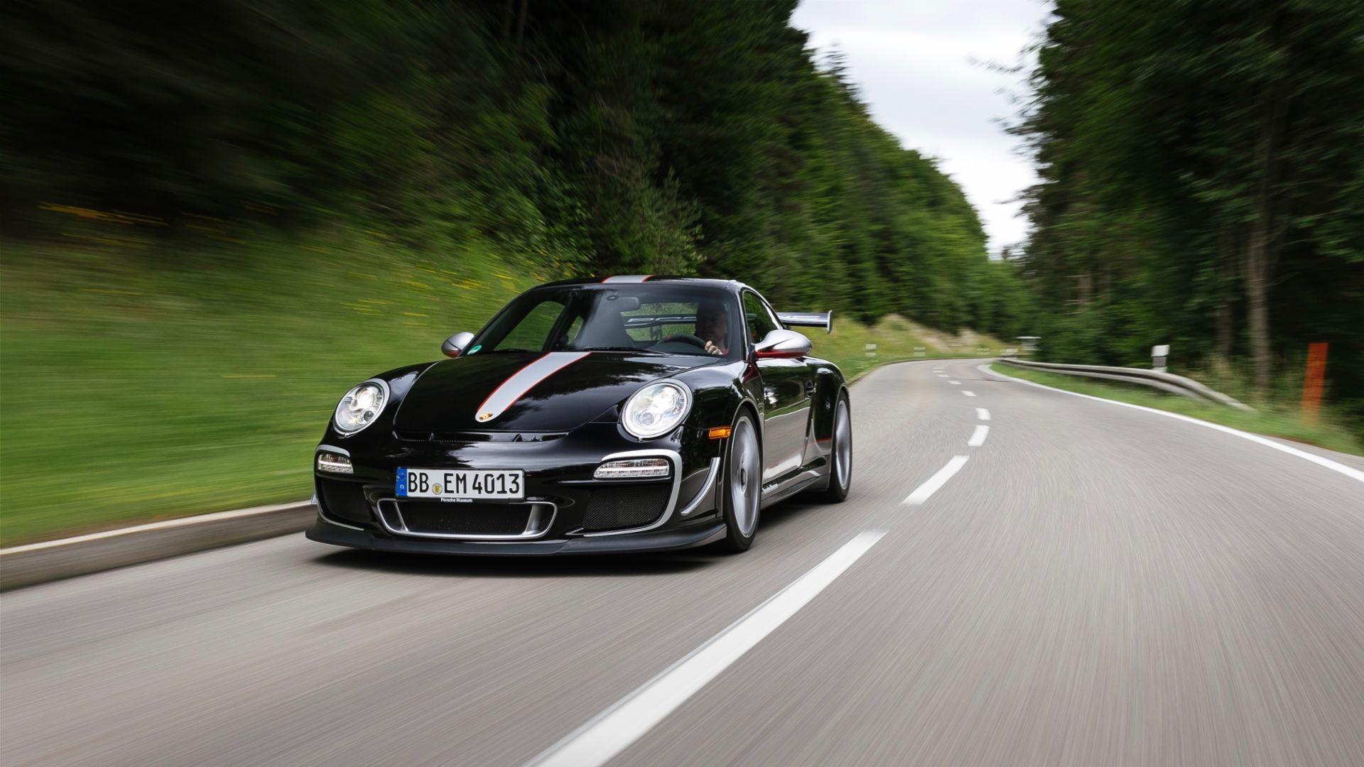 Two Porsche Legends Pay Homage To Fastest Production Car of an Era ...