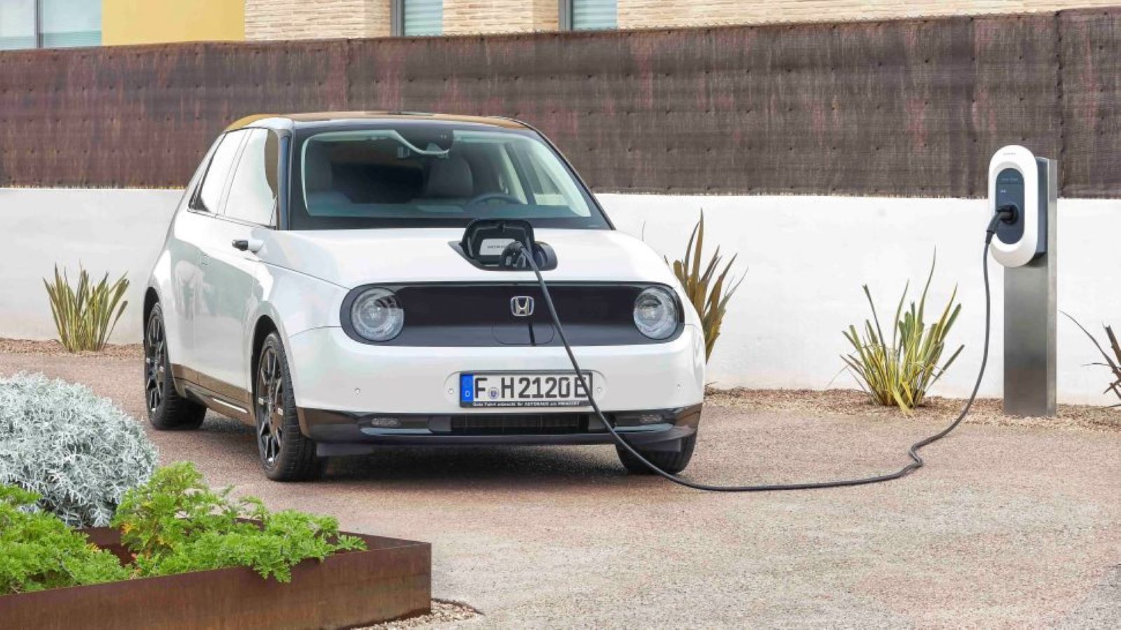 New Honda e EV is Loaded with Cool Features | S2ki