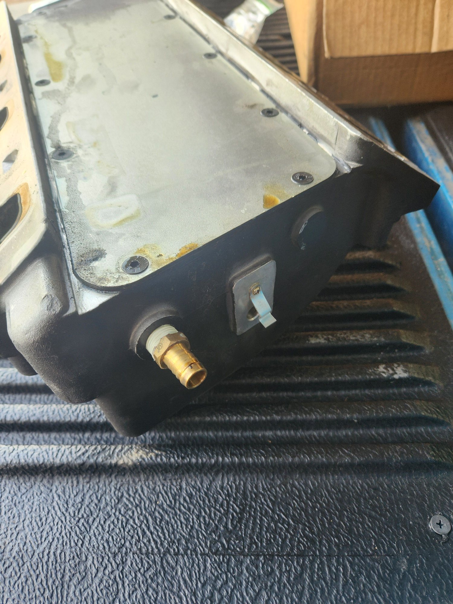 Speedmaster Cathedral port intake with fuel rail and GM 12613411 ...