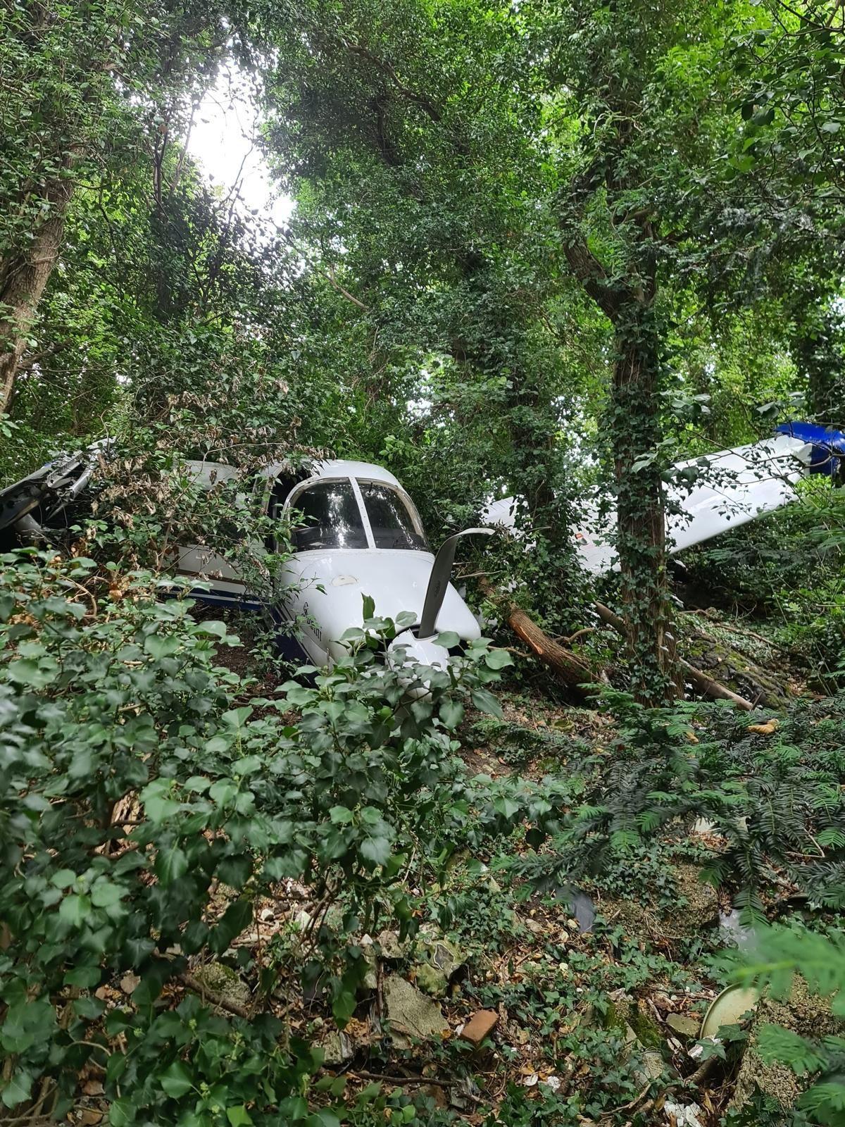 PPRuNe Forums - PA28 down near Rochester Airport, Kent