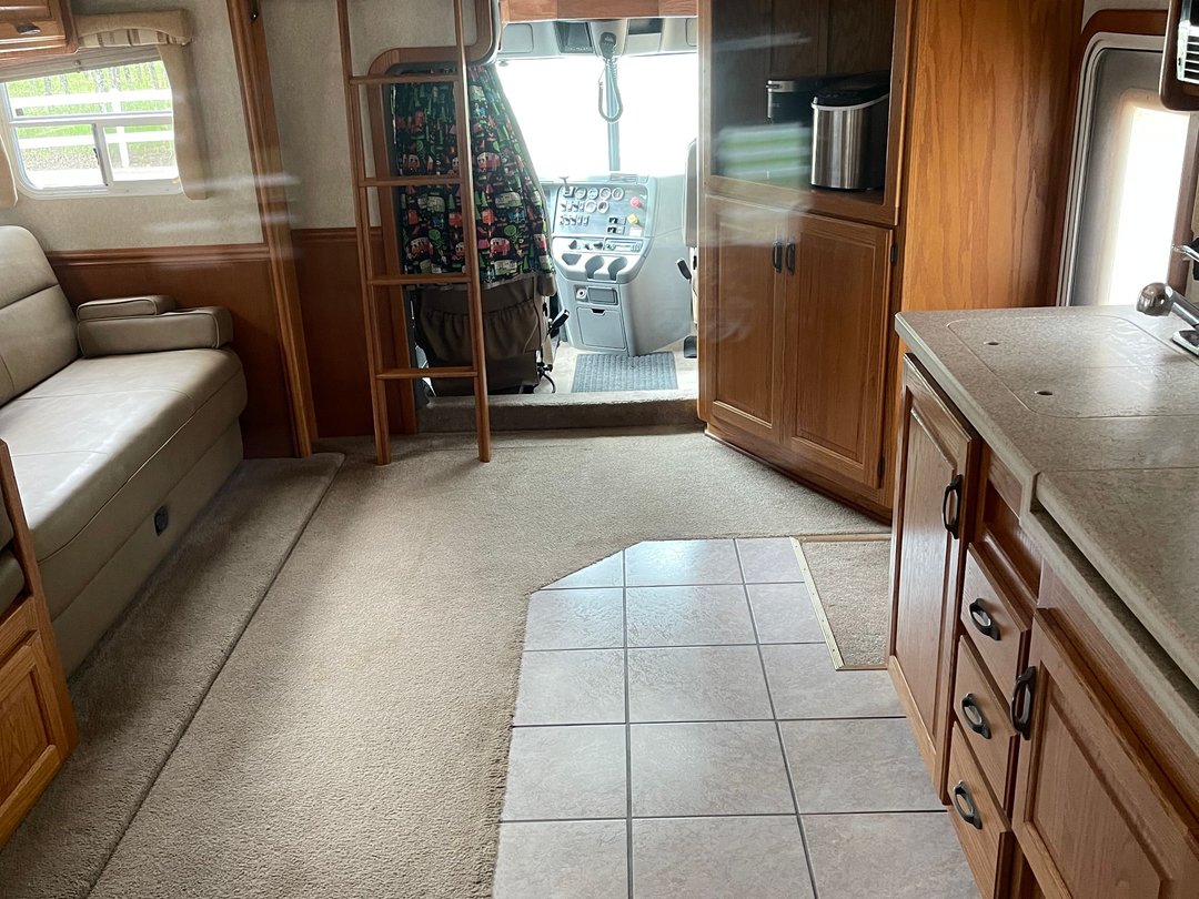 2004 Freightliner with 2005 Pacemaker Stacker Trailer for Sale in ...