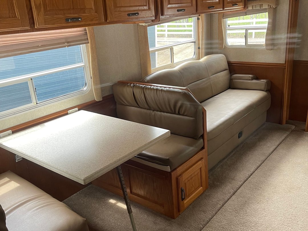 2004 Freightliner with 2005 Pacemaker Stacker Trailer for Sale in ...