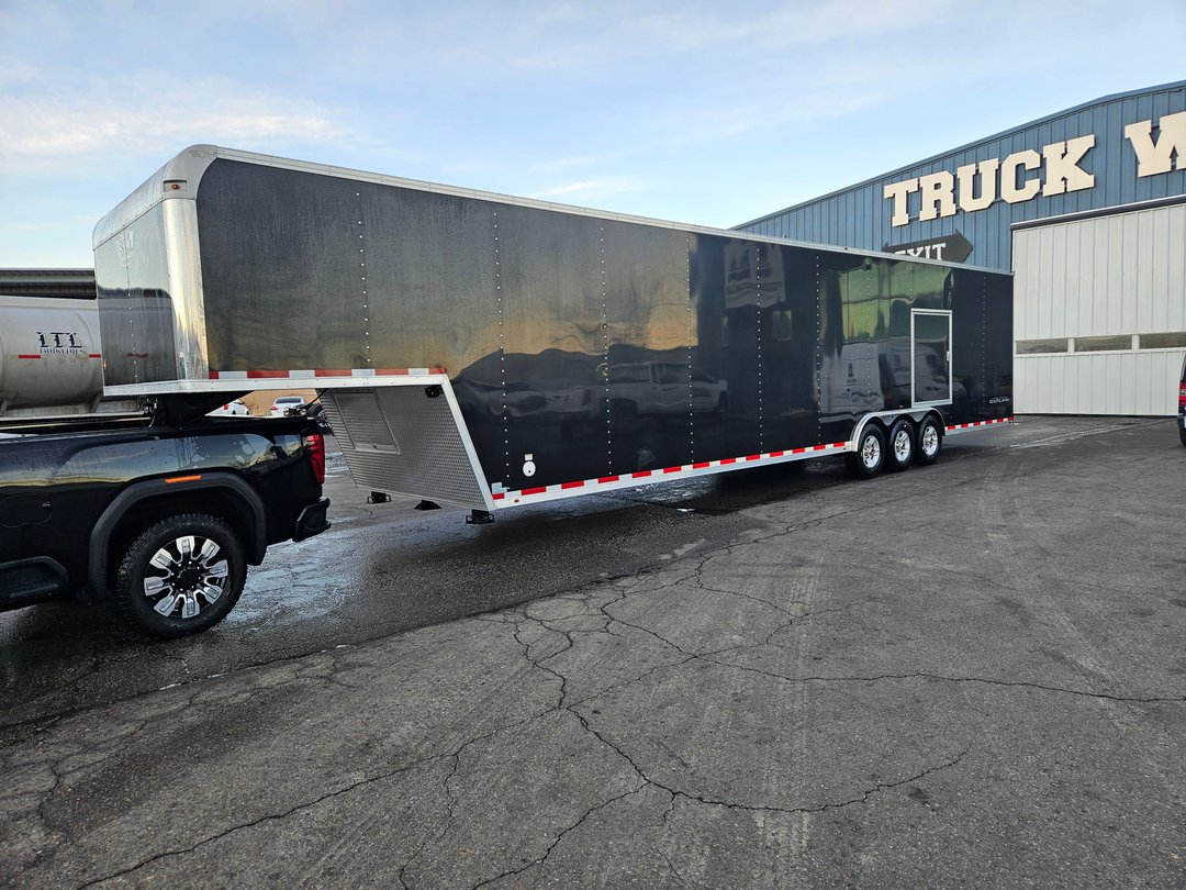 2018 Outlaw Vintage Enclosed Fifth Wheel Race Trailer for Sale in NORTH ...