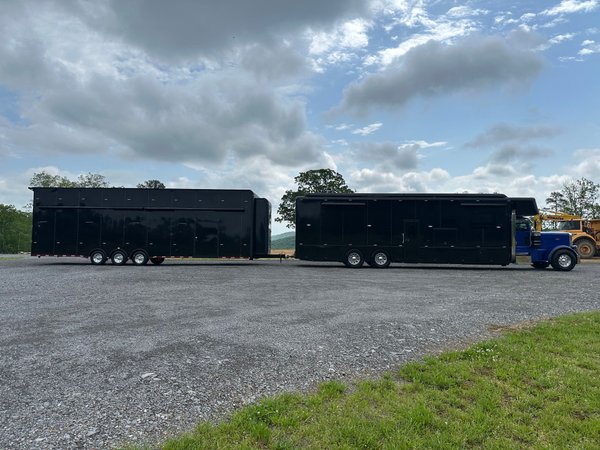 Never used 38’ Vintage Enclosed with stacker lift for Sale in Union ...