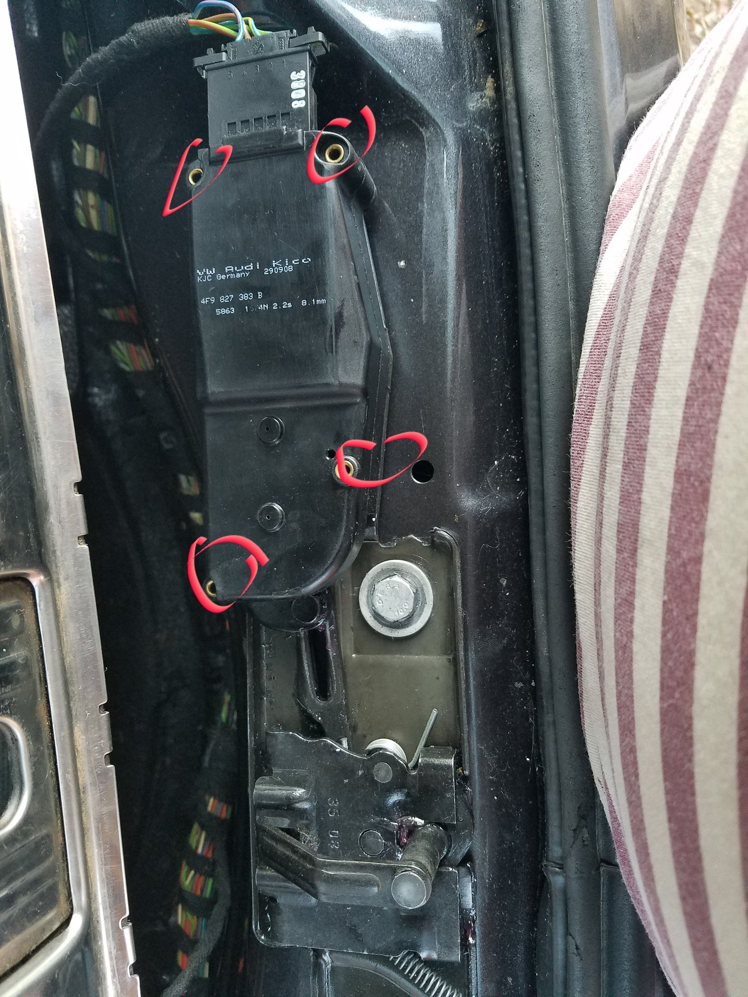 Q7 Rear Lid Hatch Gate clicking will not fully close - AudiWorld Forums