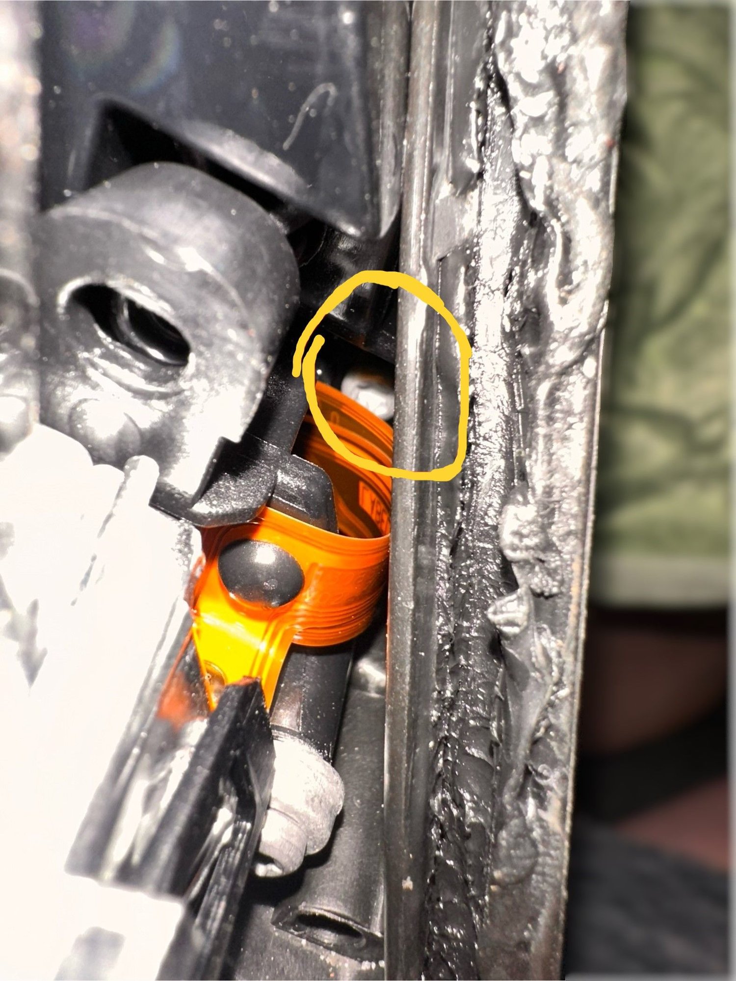 Audi A7 4G LED headlight broken adjustment mechanism - AudiWorld Forums