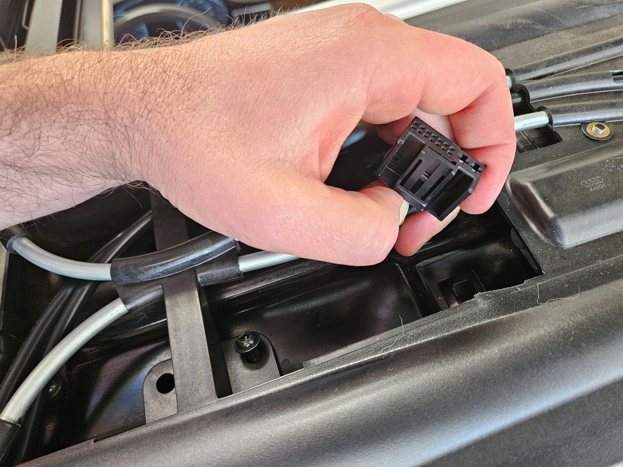 A8 panoramic sunroof - shade cables? - AudiWorld Forums