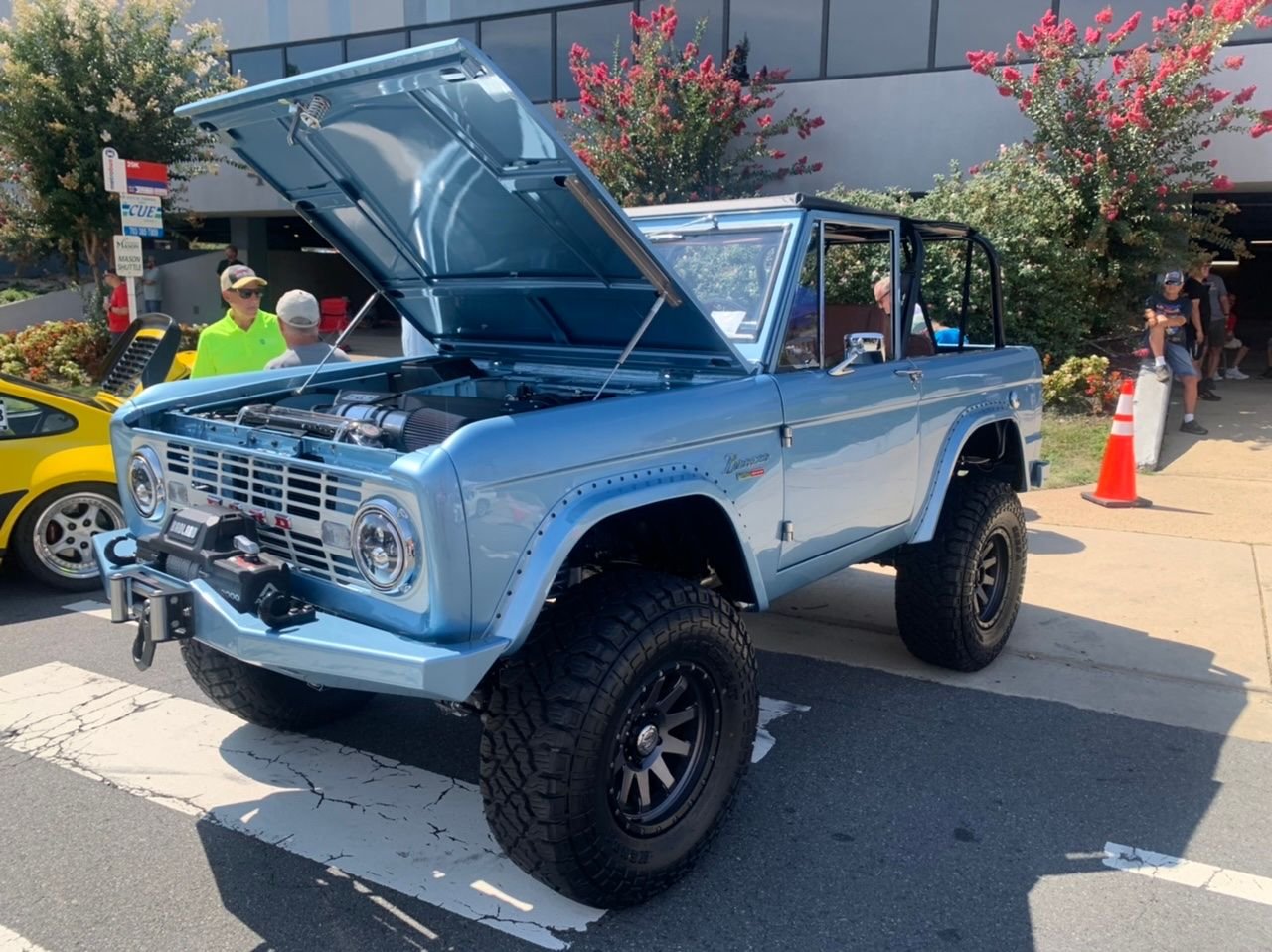 Custom C8 Hood? This C8 looked pretty modded on the outside + bunch of ...