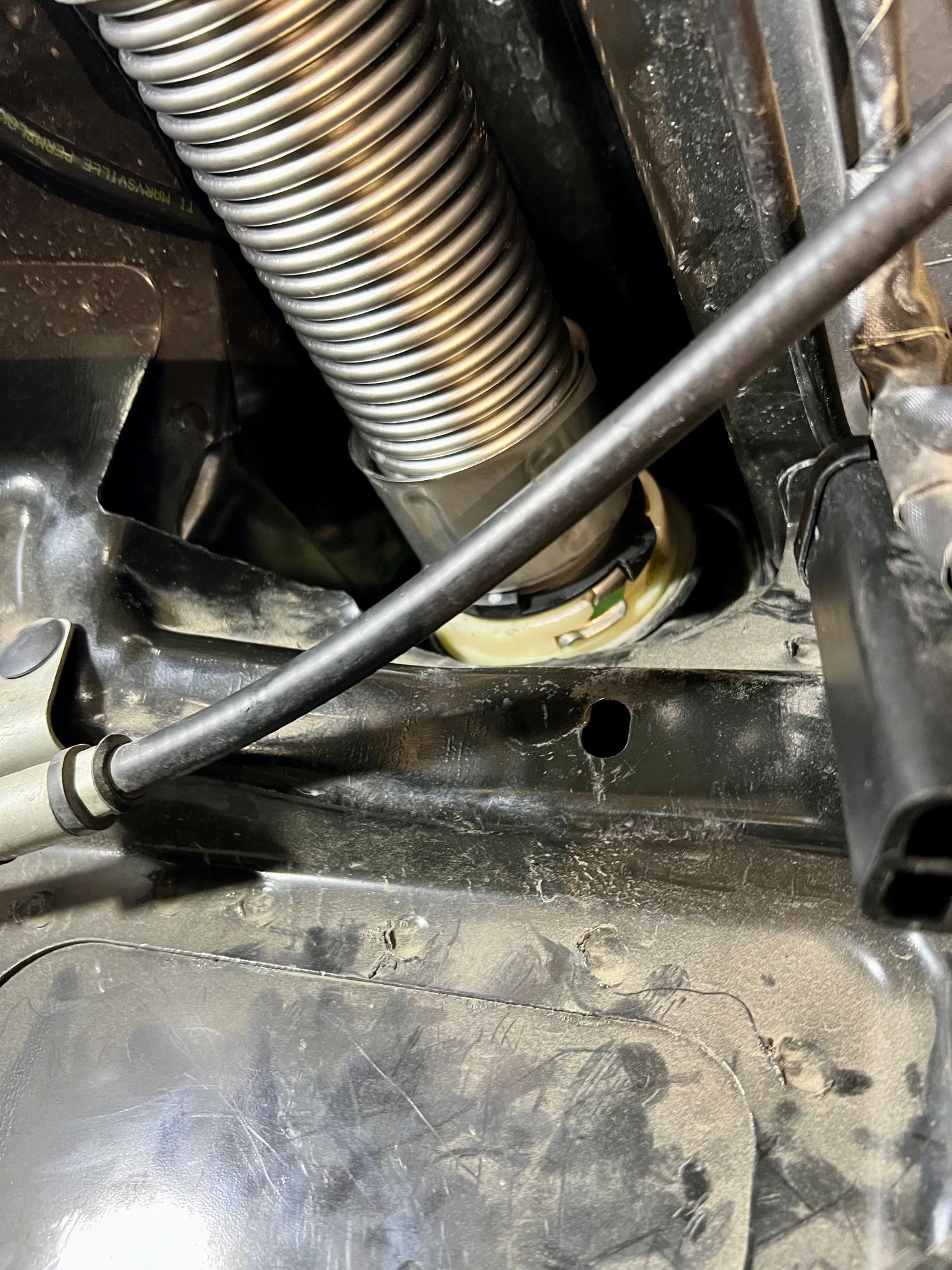 C6 fuel tank crossover tube install/remove tool - Page 2 ...