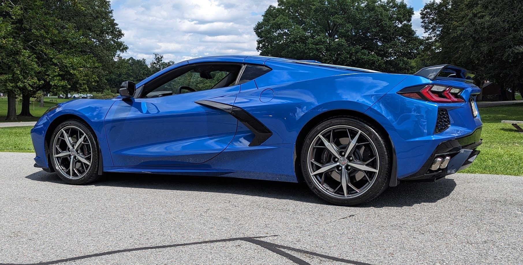 ACS C8 Stingray Rock Guards vs RadiatorGrillStore C8 Extended Splash ...