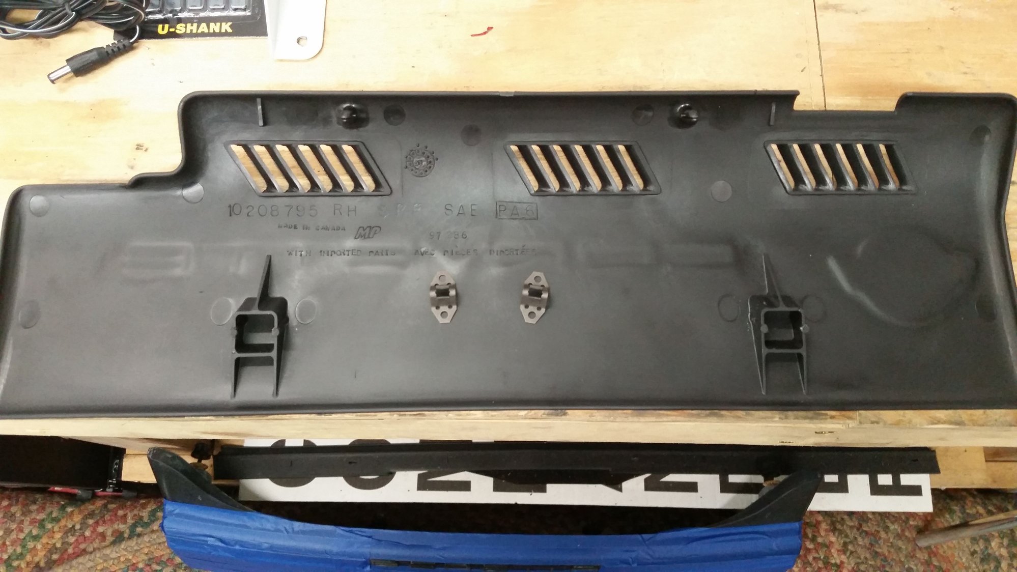 FS (For Sale) New OEM GM LT1 fuel rail cover - passenger side ...