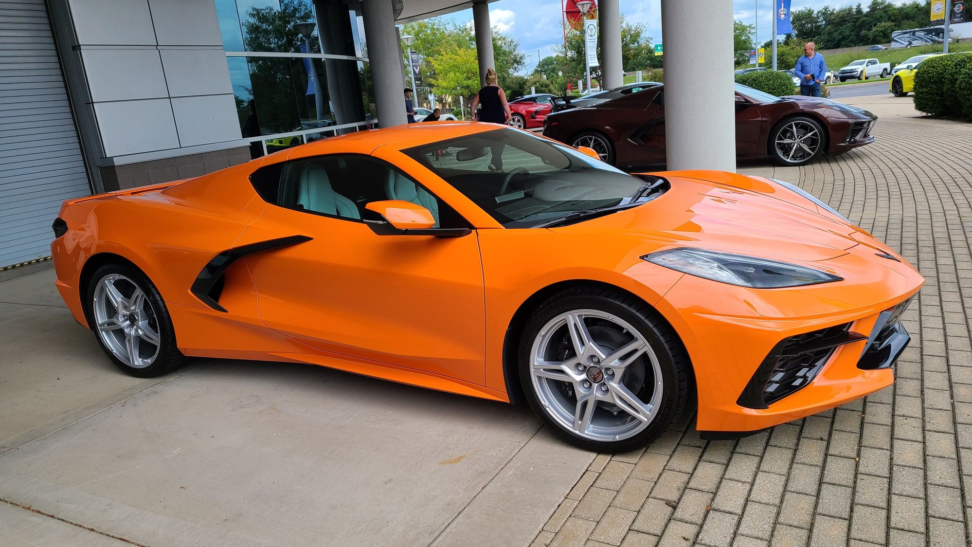 2022 Corvette New Color & C8.R Edition Walkaround Video & Pics in Sun ...