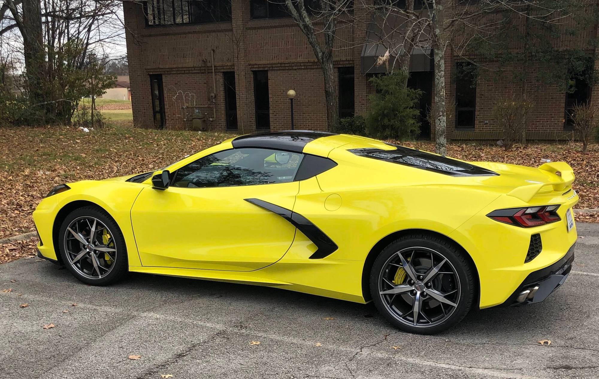 Mid-engine Corvette C8 Accelerate Yellow Metallic thread ...