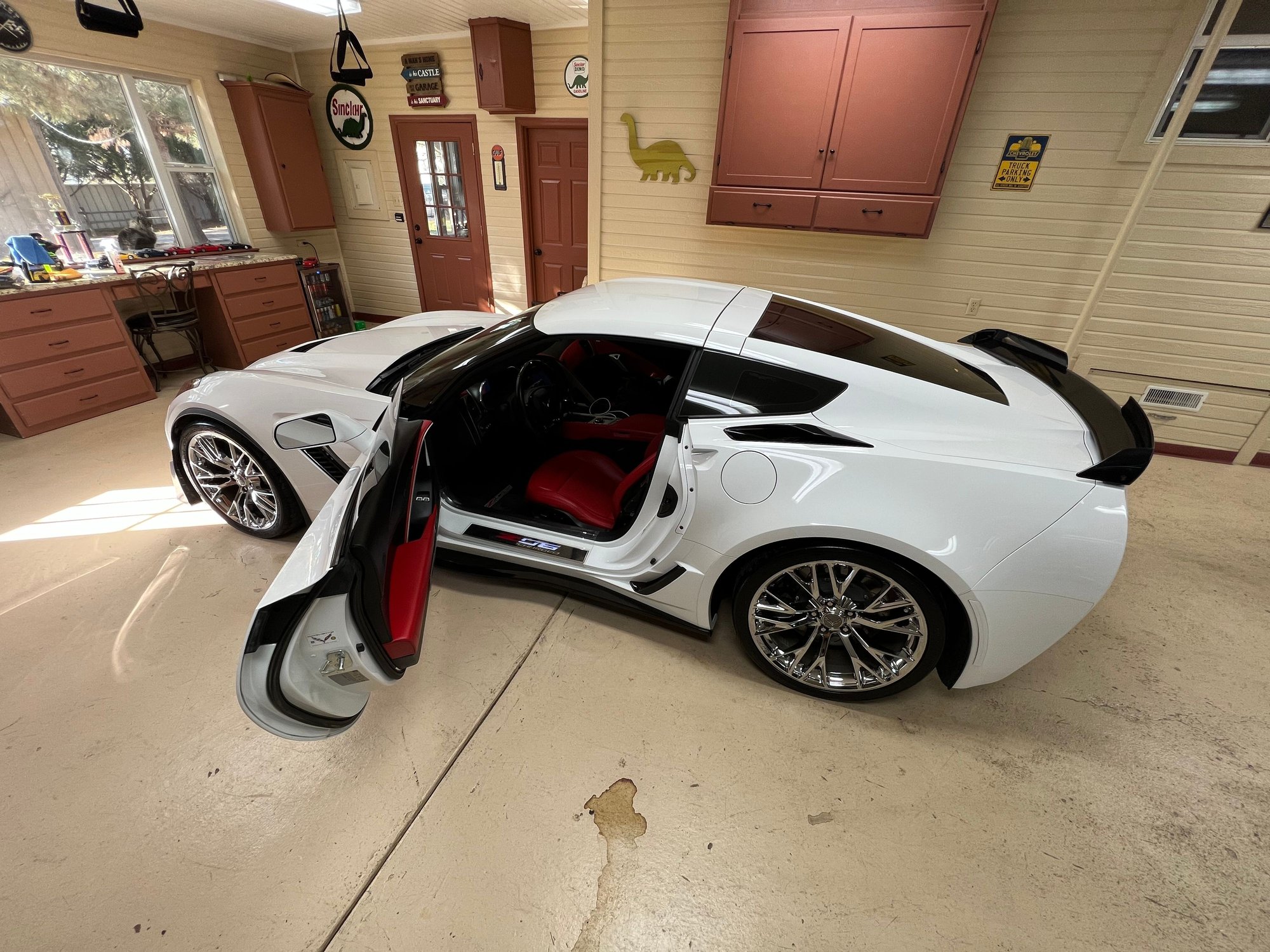 FS (For Sale) 16 c7 z06 Arctic White Red Interior a8 3lz 14k miles ...