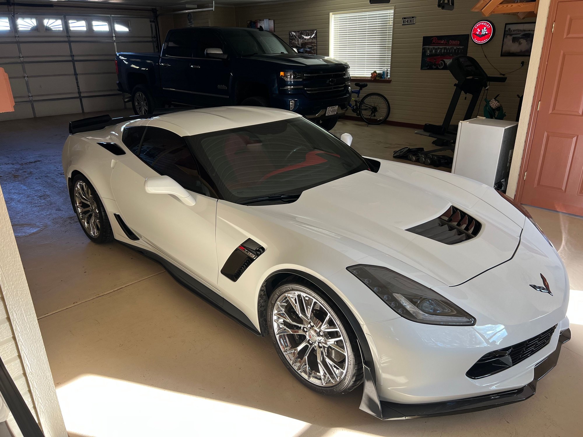 FS (For Sale) 16 c7 z06 Arctic White Red Interior a8 3lz 14k miles ...