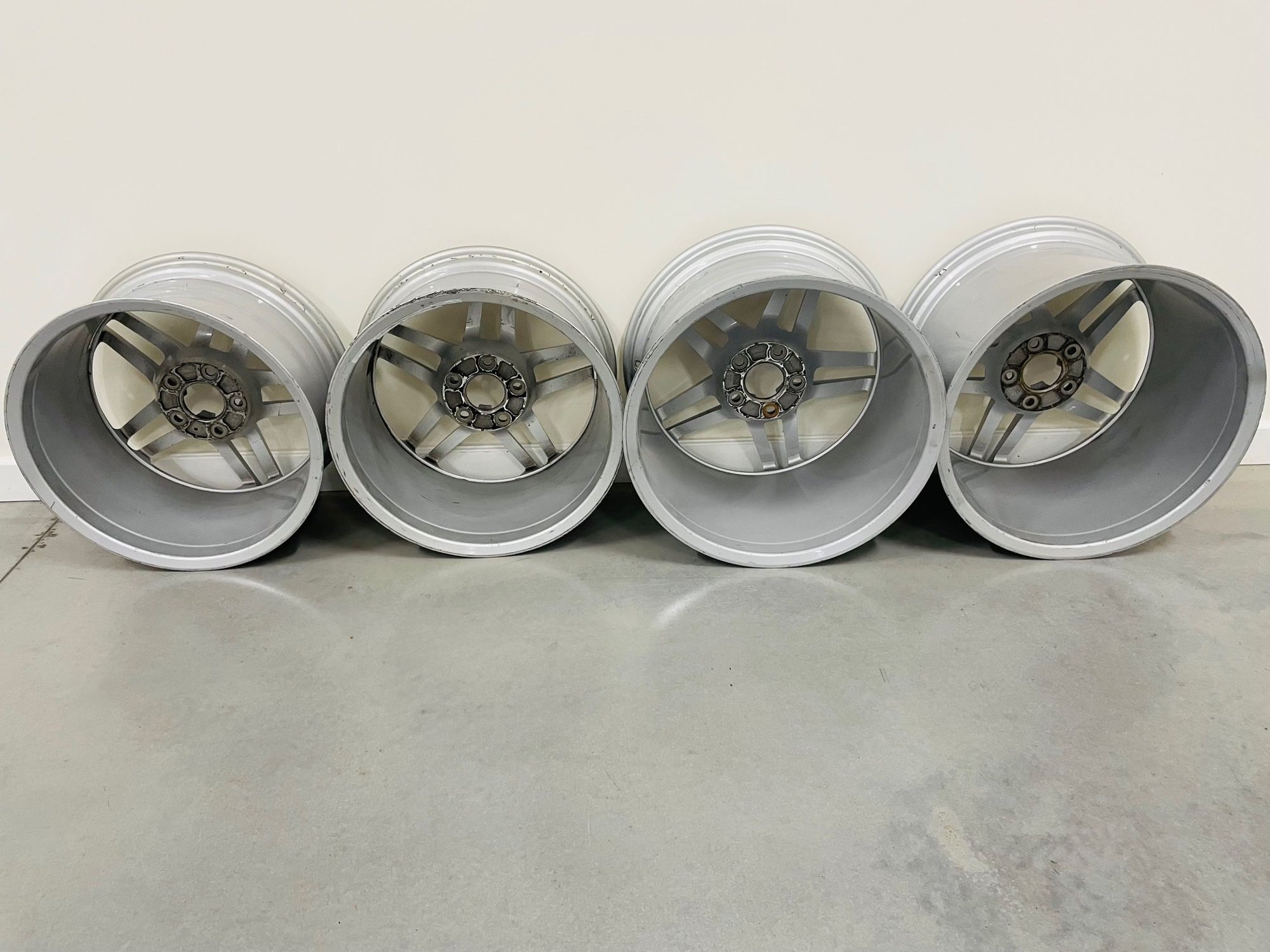 FS (For Sale) Silver C6 Z06 OEM Wheels, 18/19" - w/Center Caps ...