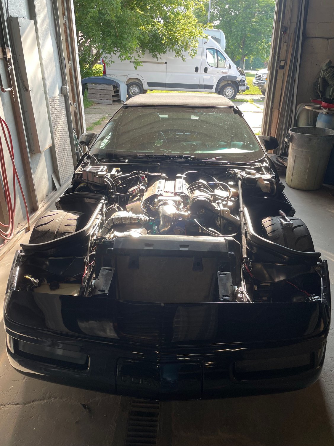 Anybody ever run their c4 without a hood? Pretty cool.It looks like a ...
